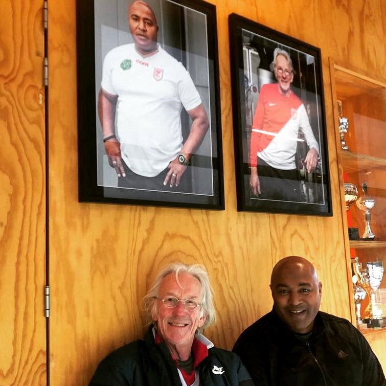 Mooie portretten Mike Kolf en Freek de Jonge onthuld - AVV Zeeburgia