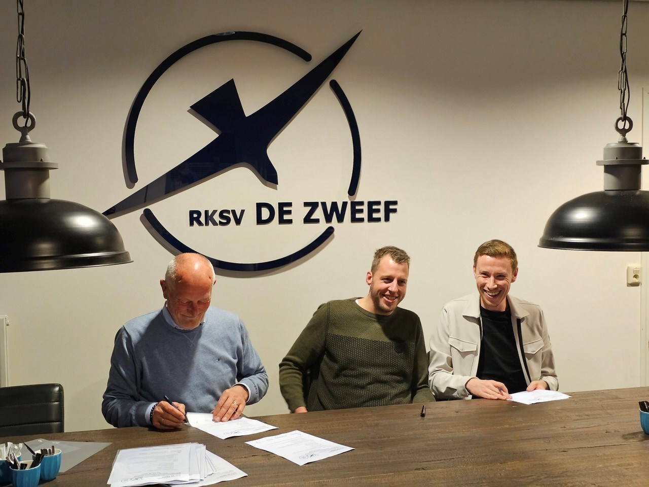 Jeugdtrainers 2024/'25 tekenen contract - RKSV De Zweef
