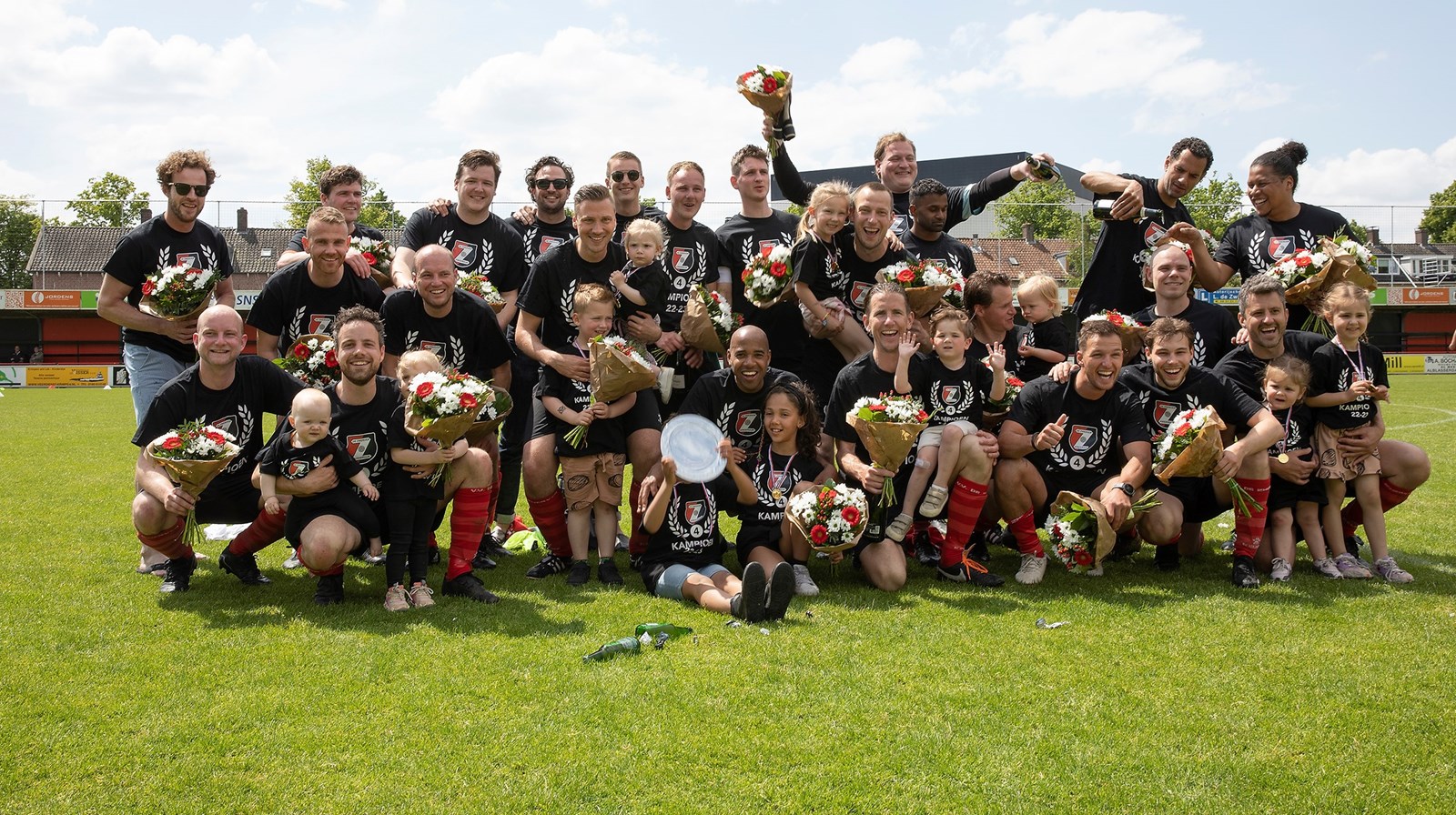 De Zwerver 4 kroont zich tot kampioen van de derde klasse - De Zwerver