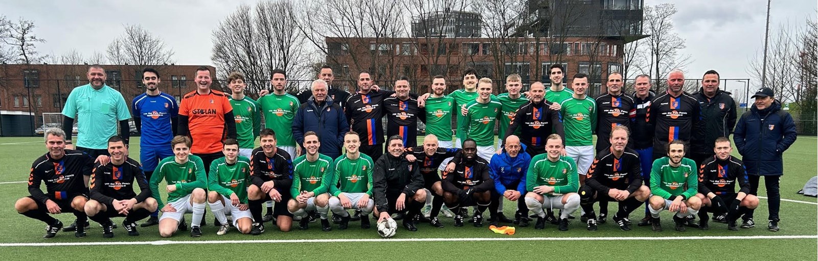 Selectie wint nipt van oud selectie in een druk bezochte wedstrijd ...